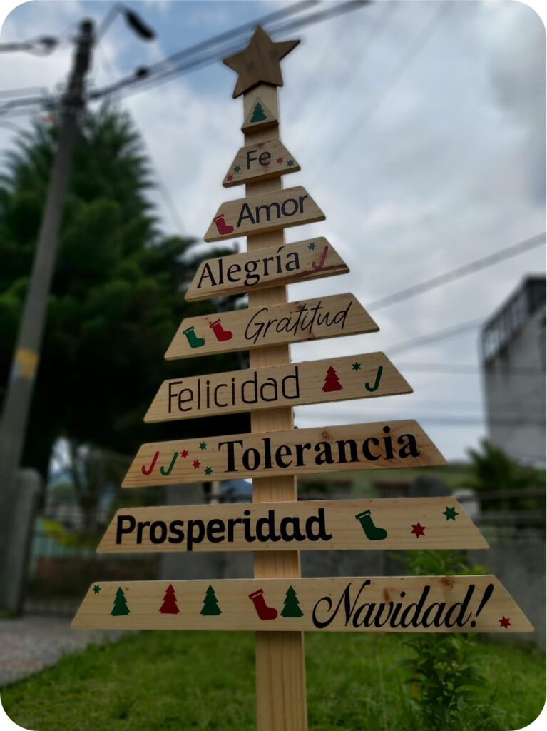 Arbolito de Navidad para exteriores - A mí madera - Decoraciones